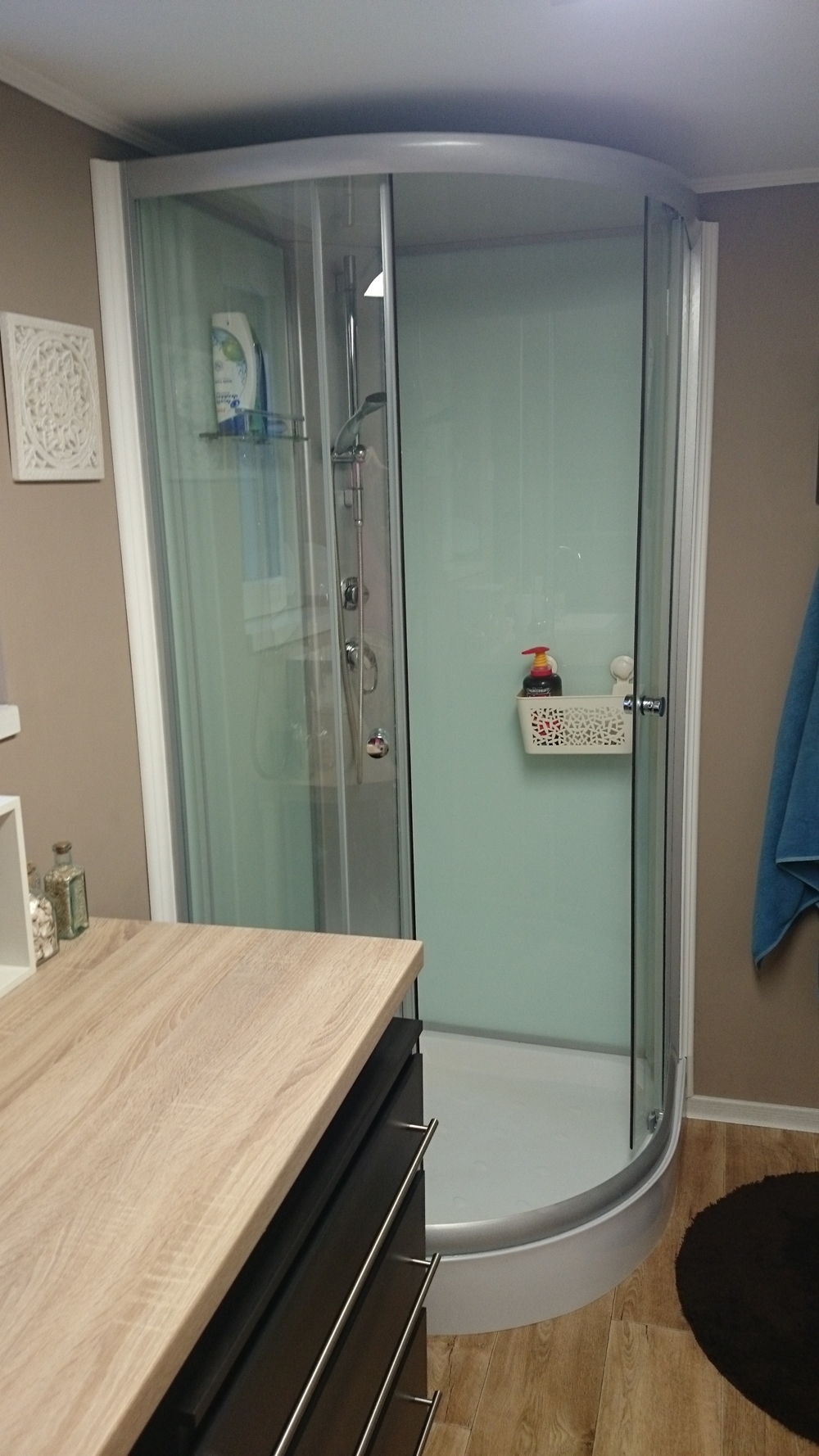 Ilyen a csempe és járólap nélküli fürdőszoba – Otthonlap.hu